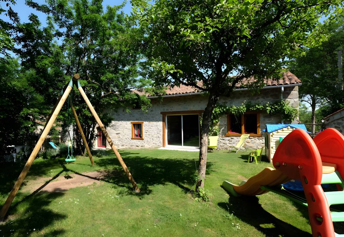 160 M² Maison De Vacances ∙ 4 Chambres ∙ 12 Personnes - Issoire