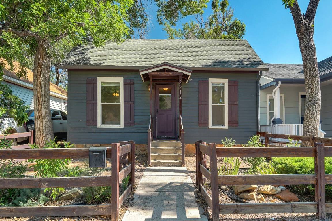 House ∙ 2 Bedrooms ∙ 4 Guests - Colorado Springs, CO
