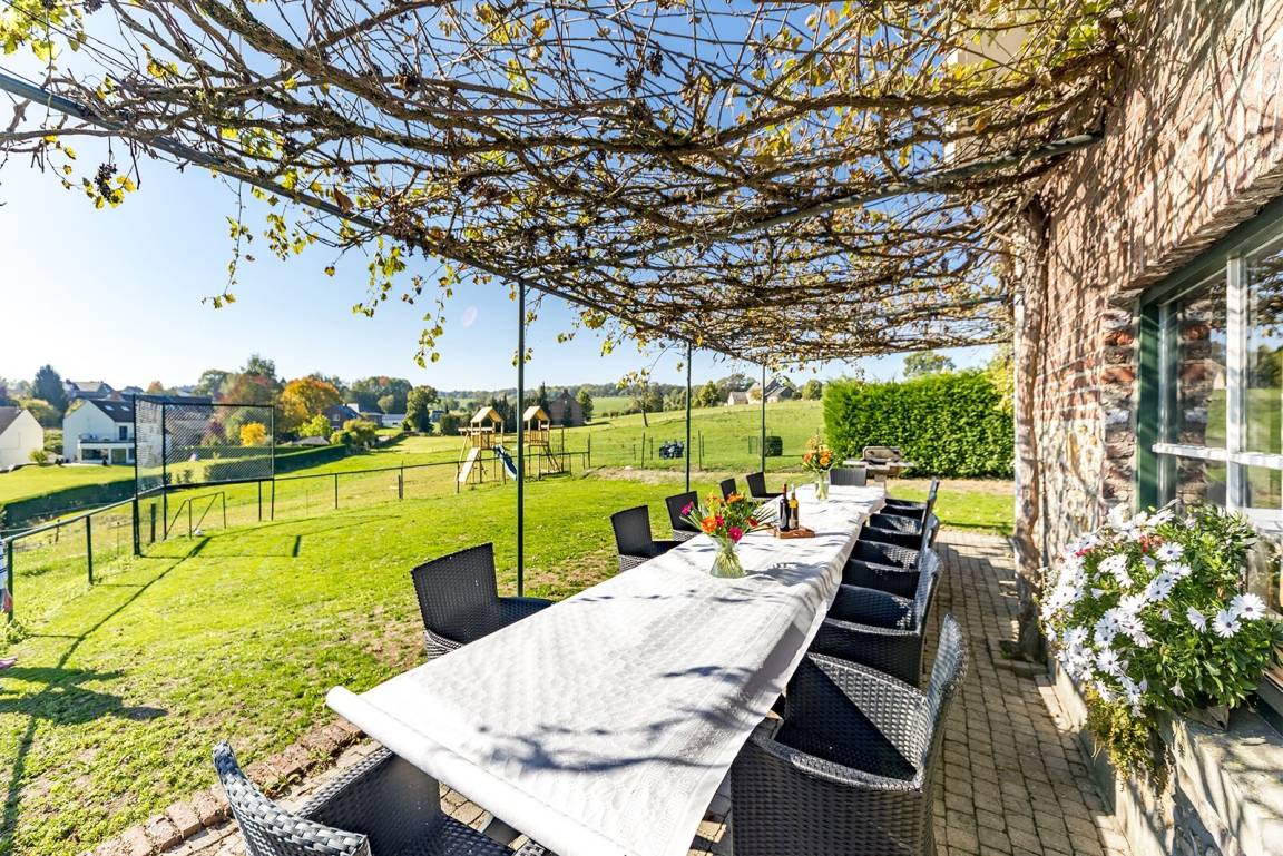300 M² Gîte ∙ 10 Chambres ∙ 22 Personnes - Belgique