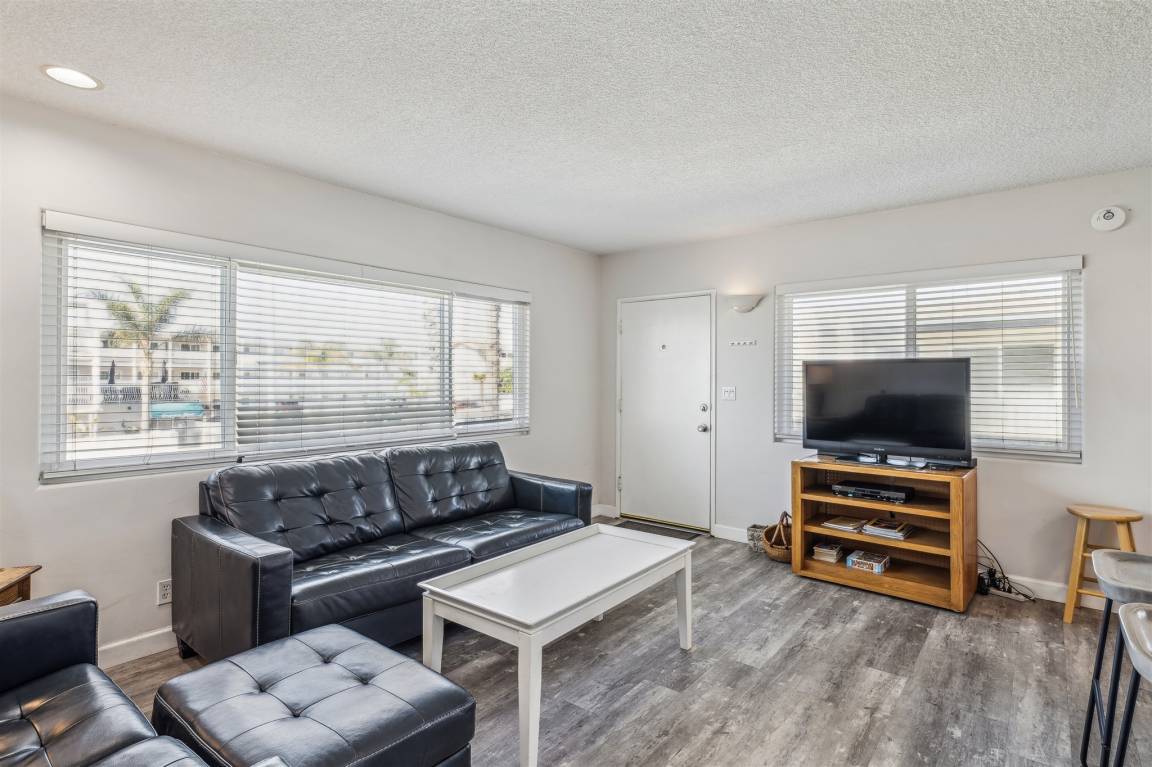 Condo ∙ 2 Bedrooms ∙ 6 Guests - Carpinteria, CA