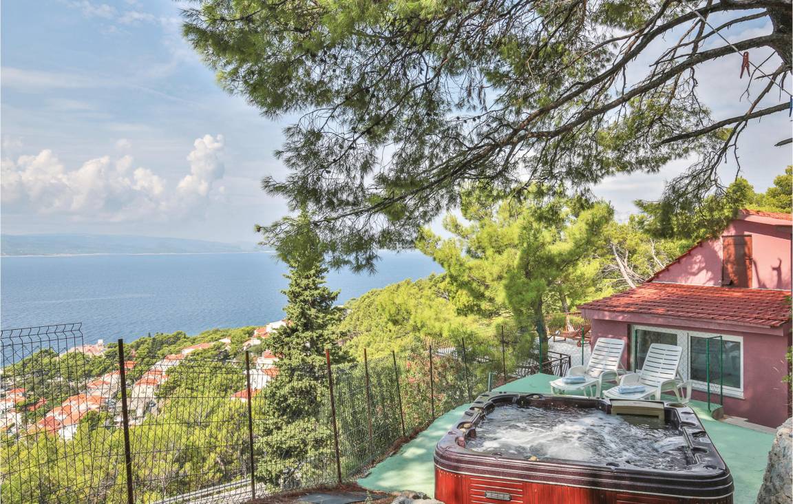 185 M² House ∙ 4 Bedrooms ∙ 9 Guests - Brela