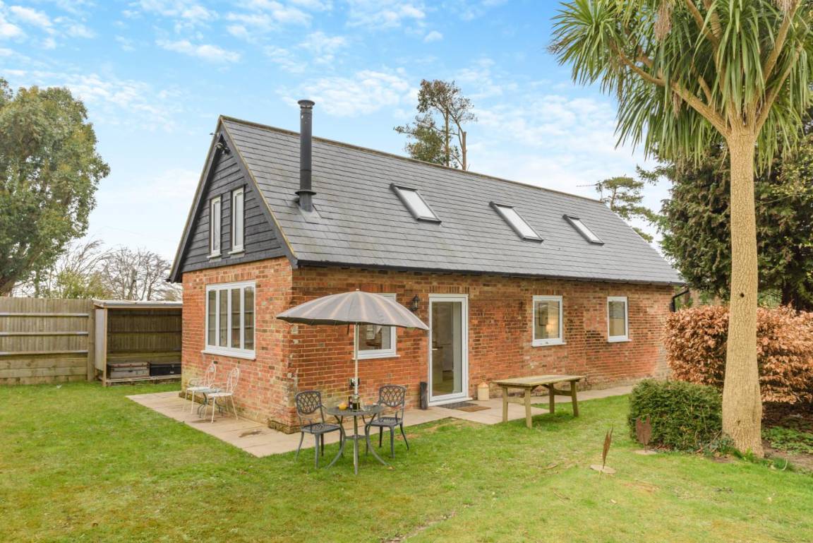 Cottage ∙ 2 Bedrooms ∙ 4 Guests - Bexhill-on-Sea