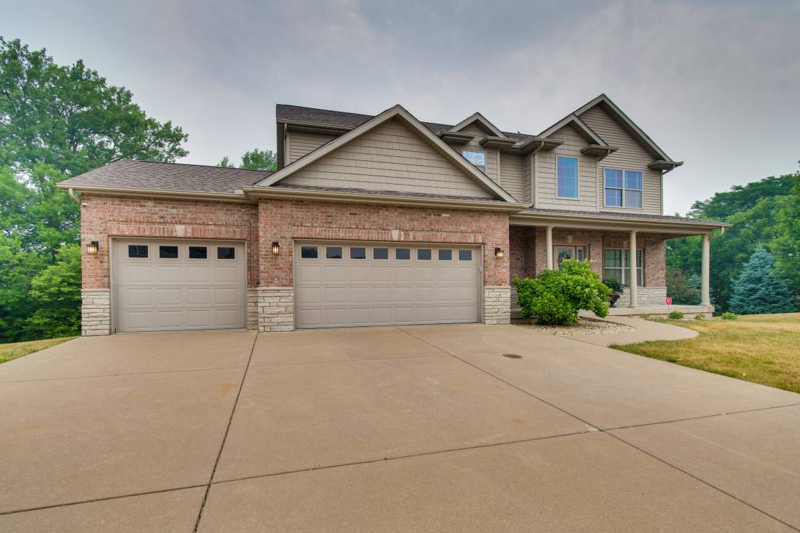 334 M² House ∙ 5 Bedrooms ∙ 10 Guests - Peoria, IL
