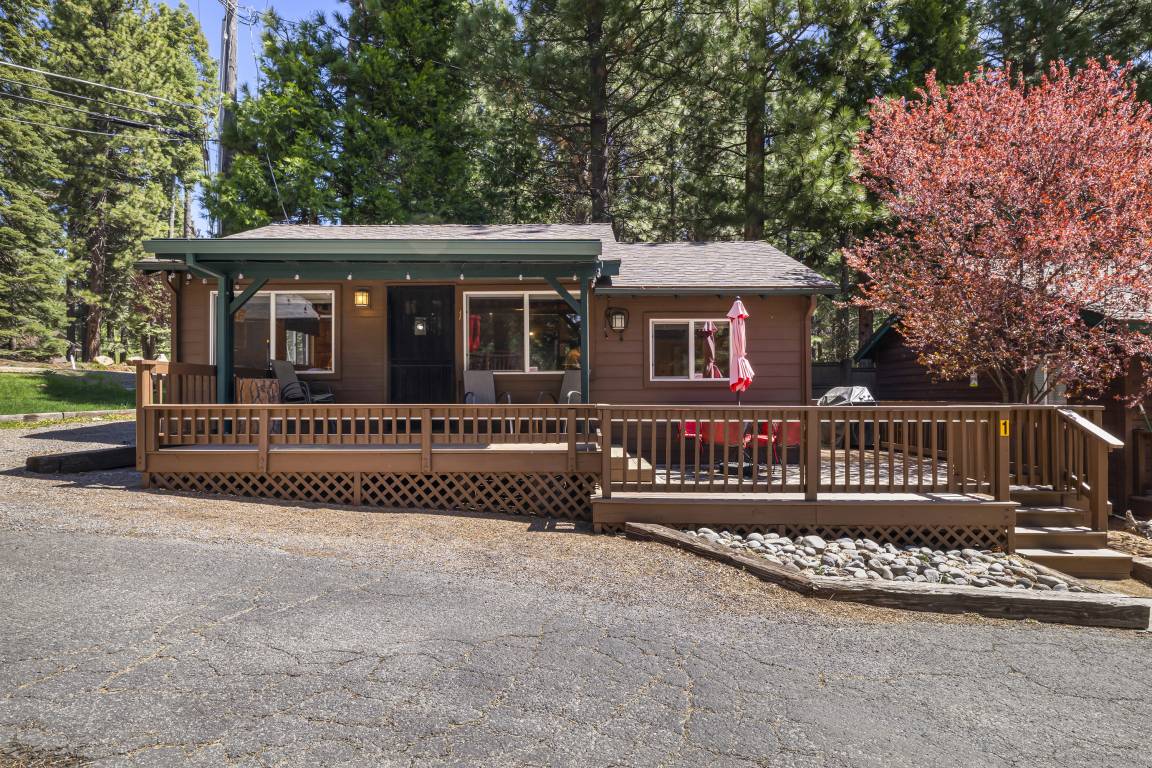 60 M² Cabin ∙ 2 Bedrooms ∙ 6 Guests - Lake Almanor, CA