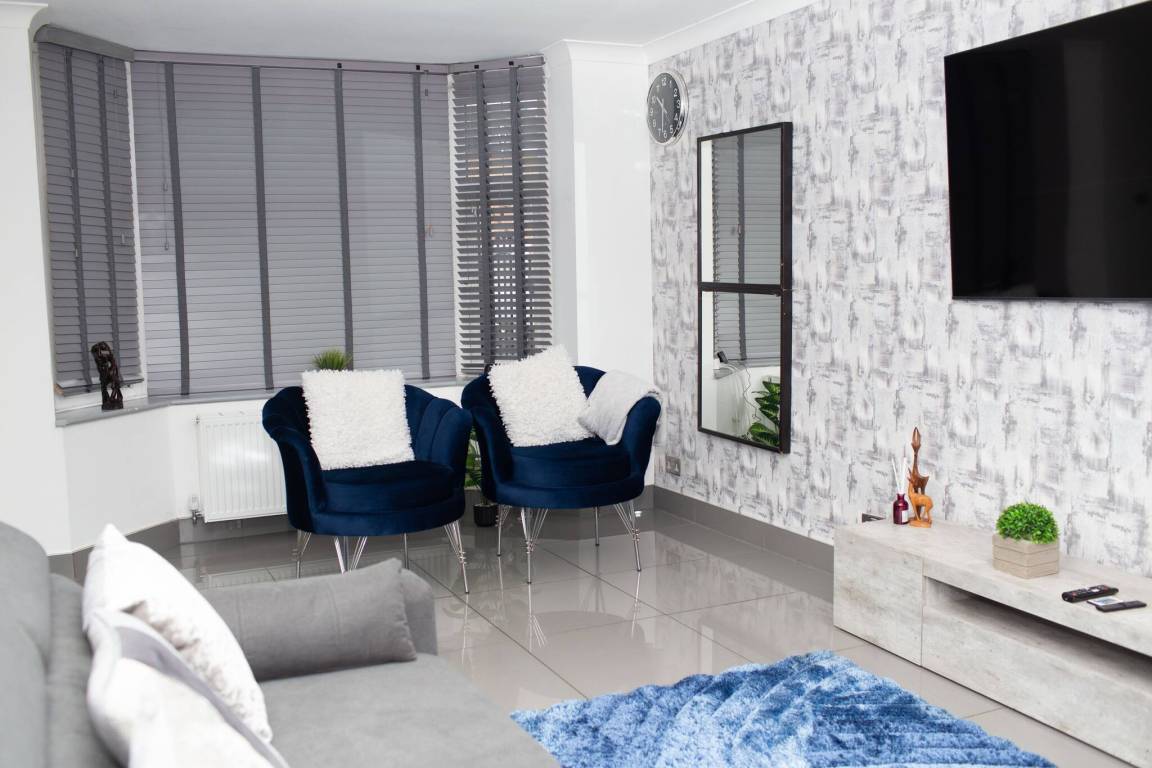 250 M² House ∙ 4 Bedrooms ∙ 8 Guests - Manchester