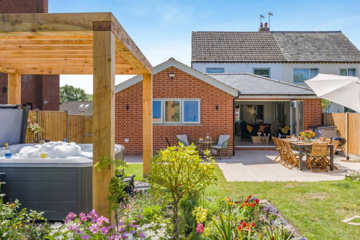 Cottage ∙ 4 Bedrooms ∙ 8 Guests - Kessingland
