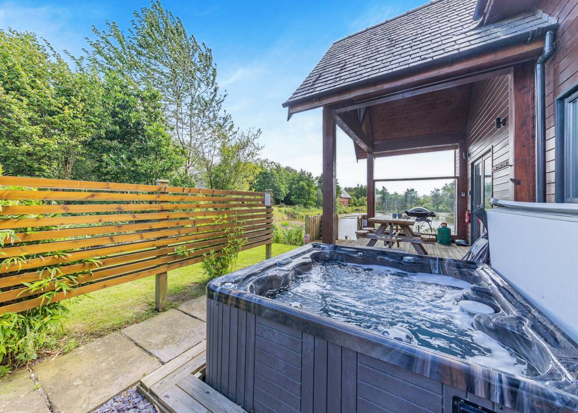 Chalet ∙ 2 Bedrooms ∙ 5 Guests - Bangor