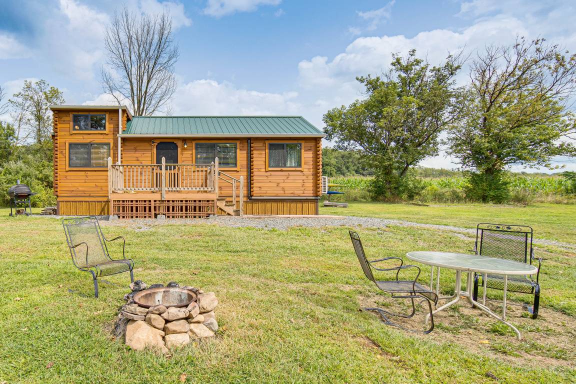 83 M² House ∙ 2 Bedrooms ∙ 8 Guests - Northumberland, PA