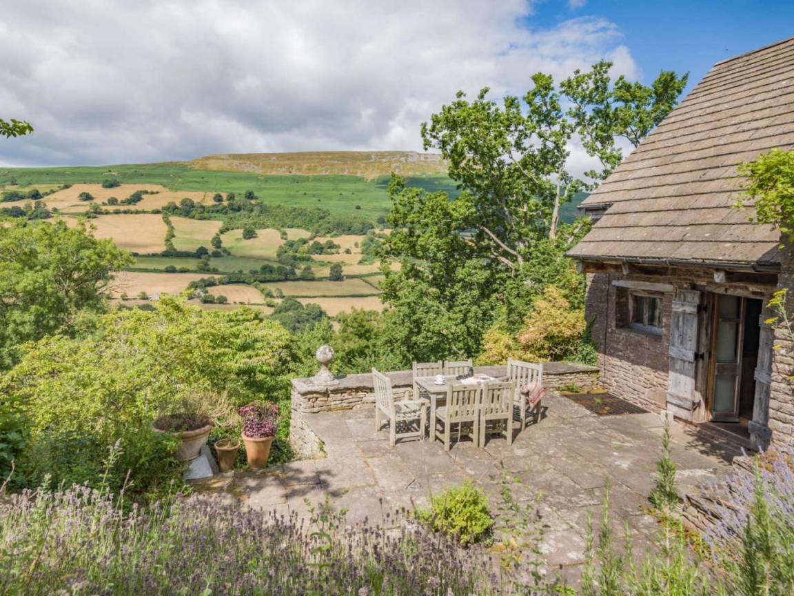 Cottage ∙ 2 Bedrooms ∙ 4 Guests - Crickhowell