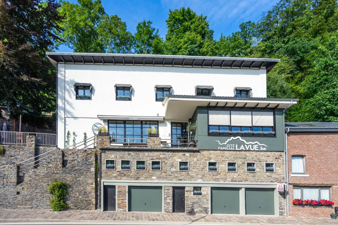 Gîte ∙ 11 Chambres ∙ 19 Personnes - Rendeux