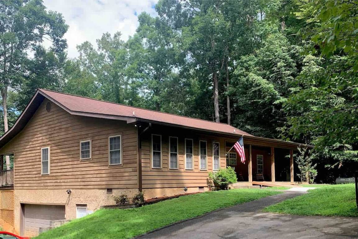 Apartment ∙ 3 Bedrooms ∙ 13 Guests - Townsend, TN