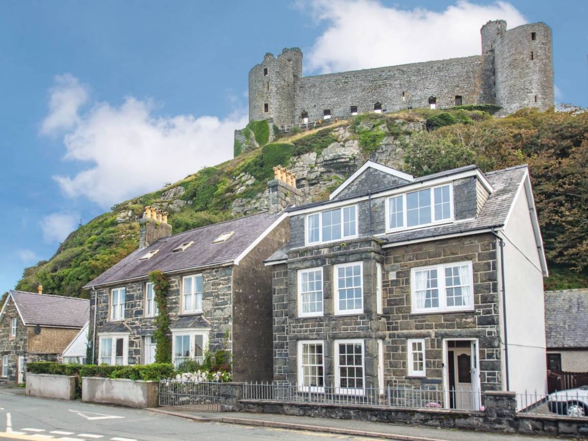 Cottage ∙ 6 Bedrooms ∙ 12 Guests - North Wales