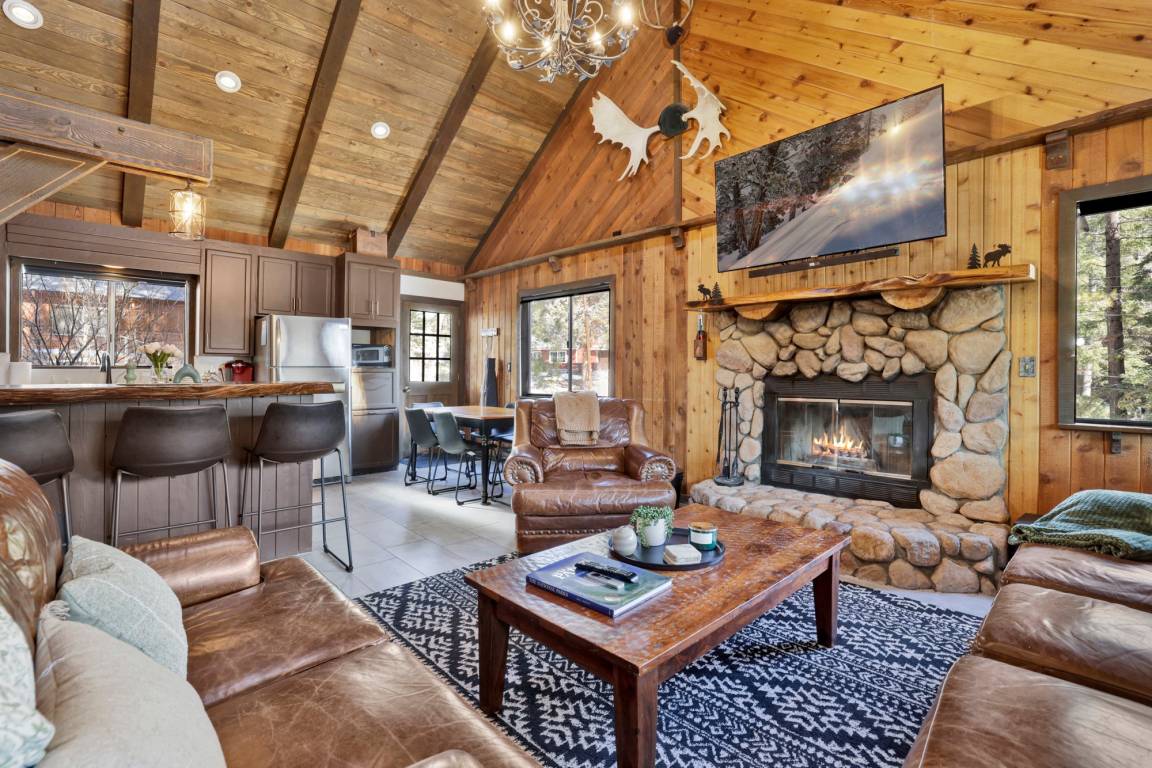 112 M² Cabin ∙ 3 Bedrooms ∙ 6 Guests - Big Bear Lake, CA