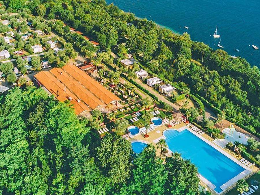 24 M² Caravan ∙ 2 Bedrooms ∙ 4 Guests - Lake Garda