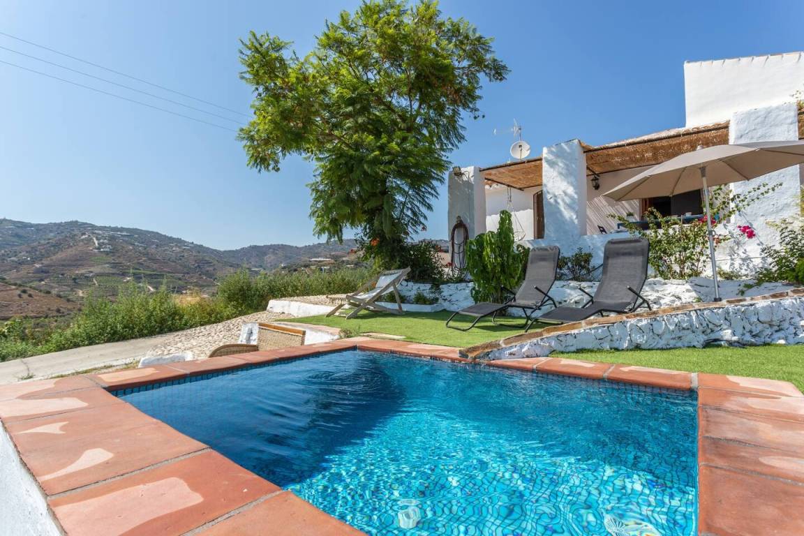 65 M² Casa Rural ∙ 2 Habitaciones ∙ 4 Huéspedes - Cómpeta