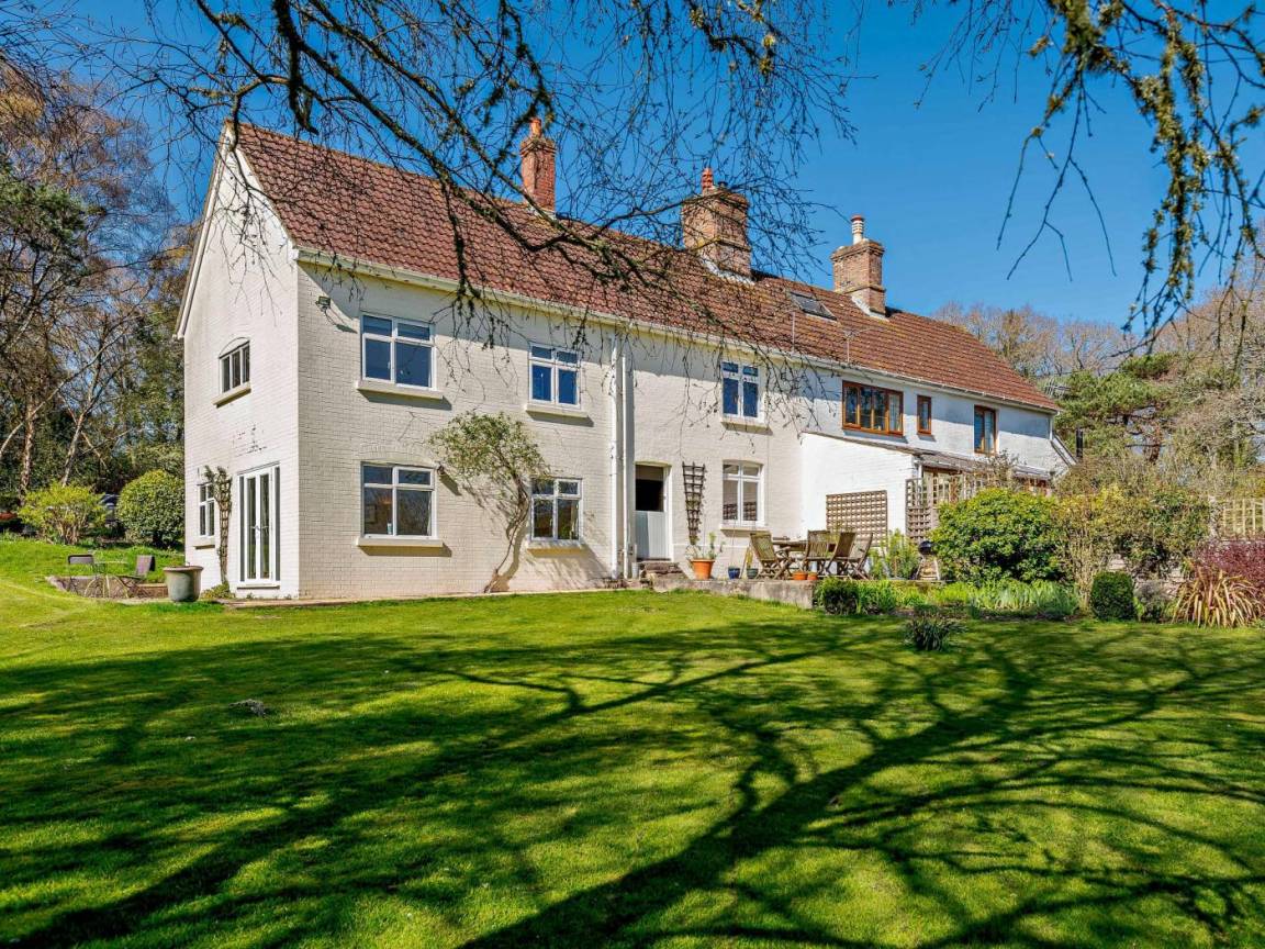Cottage ∙ 4 Bedrooms ∙ 8 Guests - West Lulworth