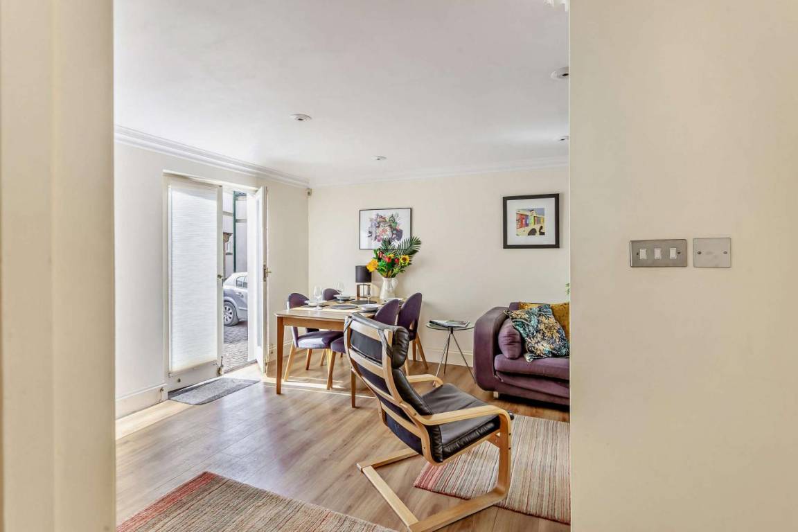 Cottage ∙ 2 Bedrooms ∙ 3 Guests - Bradford-on-Avon