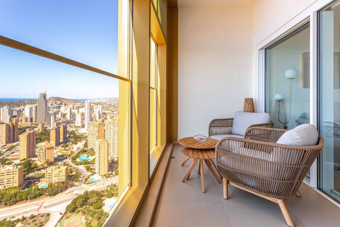 75 M² Apartamento ∙ 2 Habitaciones ∙ 5 Huéspedes - Benidorm