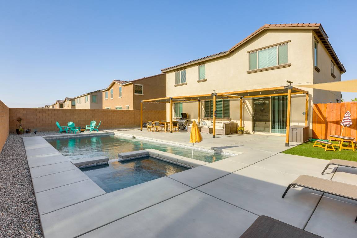 618 M² House ∙ 5 Bedrooms ∙ 10 Guests - Coachella, CA