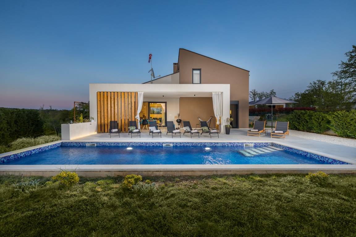 207 M² Villa ∙ 3 Bedrooms ∙ 8 Guests - Pazin