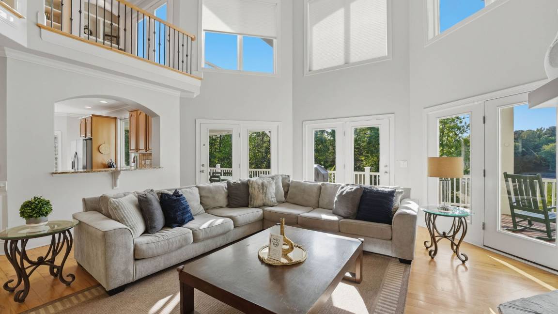 425 M² House ∙ 6 Bedrooms ∙ 14 Guests - Denver, NC