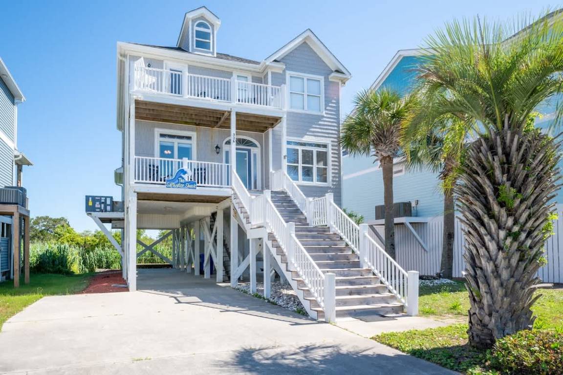 House ∙ 5 Bedrooms ∙ 12 Guests - Oak Island, NC