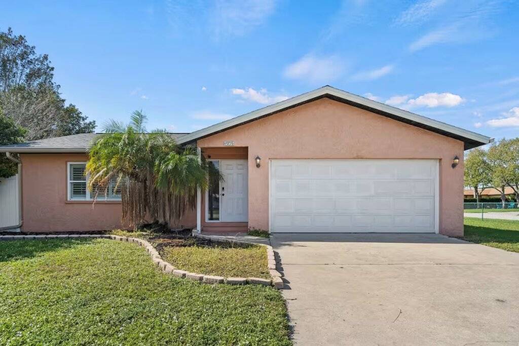 House ∙ 3 Bedrooms ∙ 10 Guests - Bradenton, FL