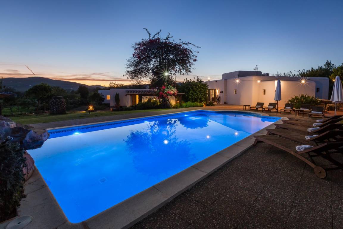 260 M² Villa ∙ 7 Habitaciones ∙ 14 Huéspedes - Cala Boix