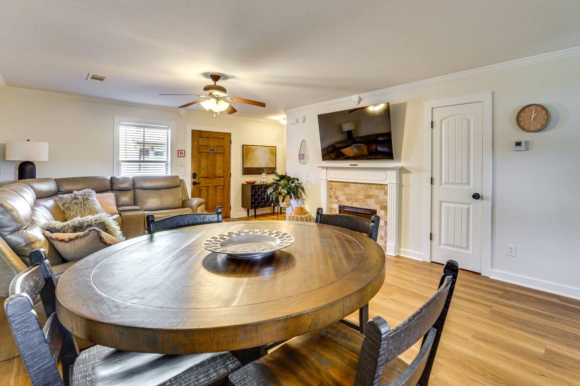 111 M² Apartamento ∙ 2 Habitaciones ∙ 4 Huéspedes - Fayetteville