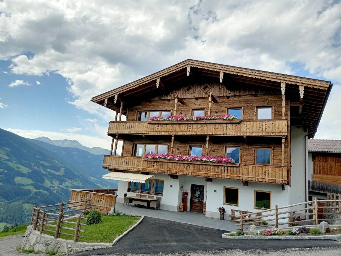 100 M² Apartment ∙ 4 Bedrooms ∙ 9 Guests - Mayrhofen