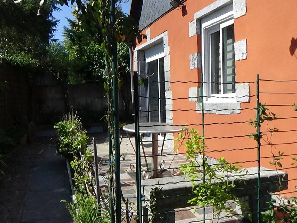 81 M² Cottage ∙ 2 Bedrooms ∙ 6 Guests - Aulnoye-Aymeries