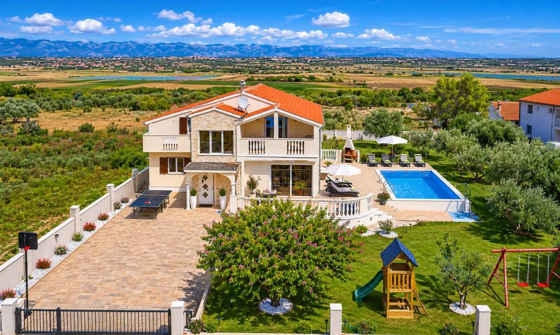 230 M² Villa ∙ 4 Slaapkamers ∙ 9 Gasten - Biograd na Moru