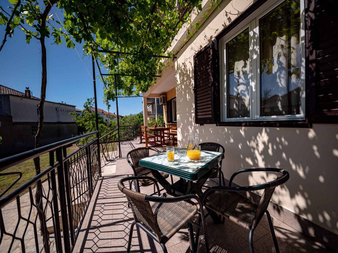 90 M² Apartment ∙ 3 Bedrooms ∙ 9 Guests - Starigrad