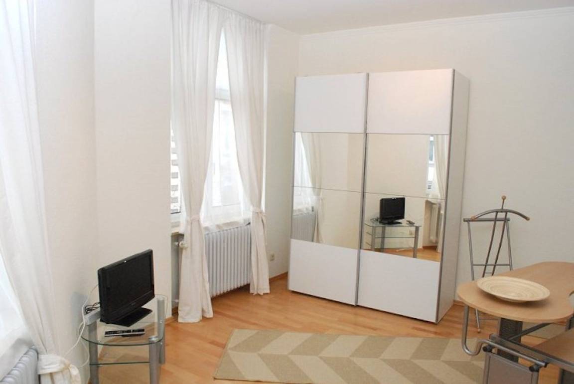 88 M² Private Room ∙ 1 Bedroom ∙ 1 Guest - Frankfurt