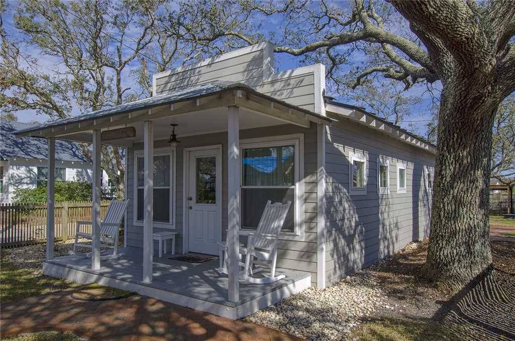 House ∙ 2 Bedrooms ∙ 5 Guests - Harkers Island, NC