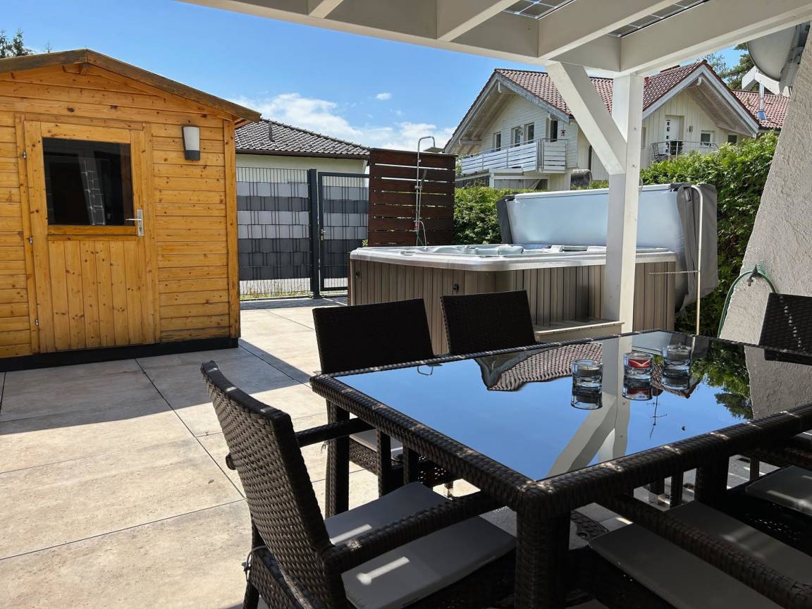 69 M² Ferienhaus ∙ 2 Schlafzimmer ∙ 4 Gäste - Breitbrunn am Chiemsee