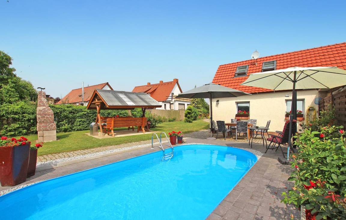 70 M² Ferienhaus ∙ 2 Schlafzimmer ∙ 4 Gäste - Malchin