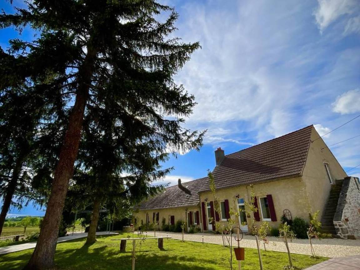 88 M² Cottage ∙ 3 Bedrooms ∙ 4 Guests - Auvergne