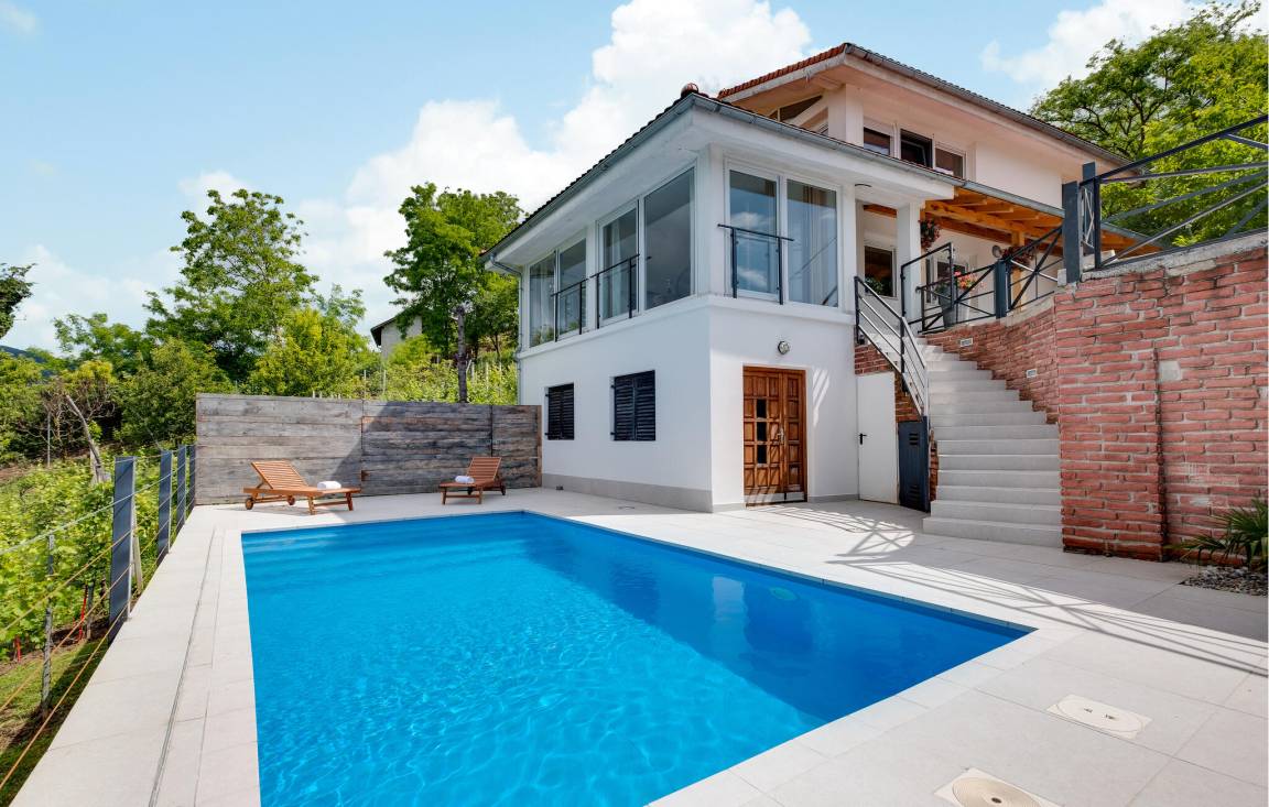 150 M² Ferienhaus ∙ 2 Schlafzimmer ∙ 6 Gäste - Jastrebarsko