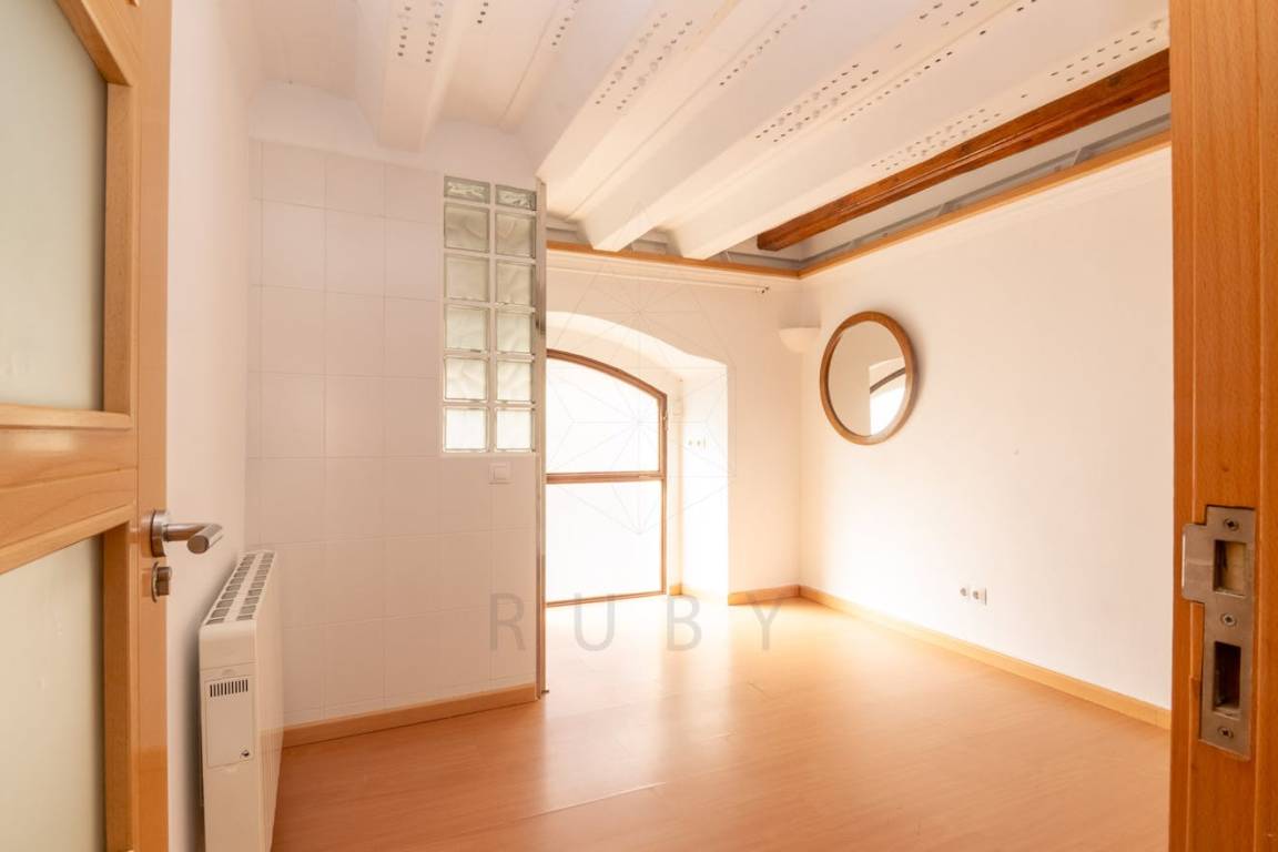200 M² Ferienhaus ∙ 2 Schlafzimmer ∙ 4 Gäste - Barcelona