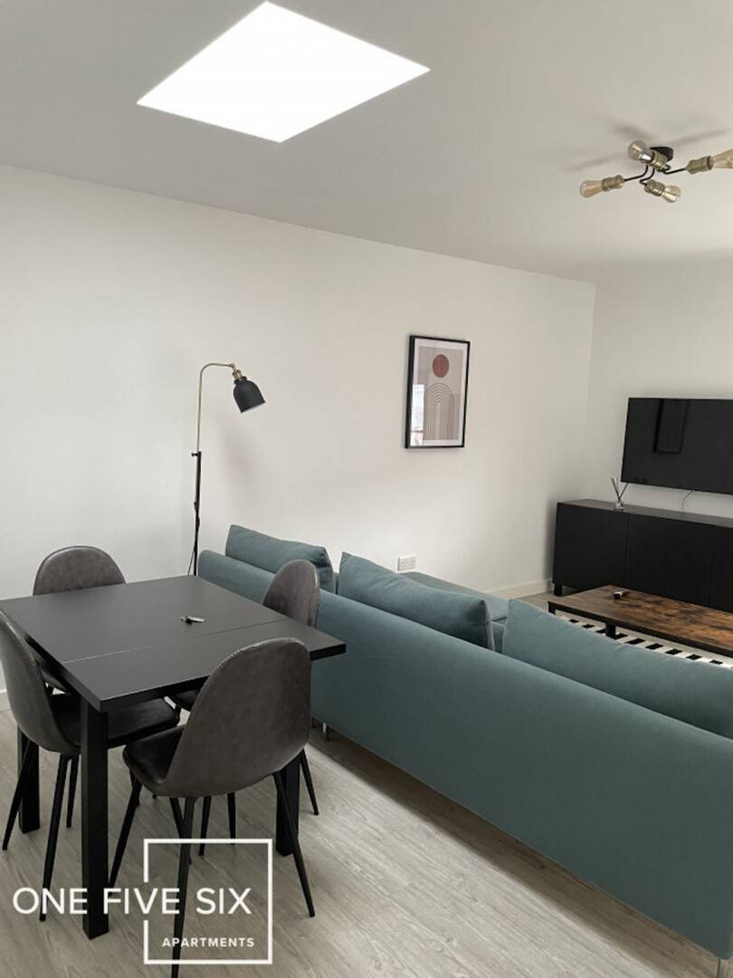 70 M² Apartment ∙ 2 Bedrooms ∙ 4 Guests - Solihull
