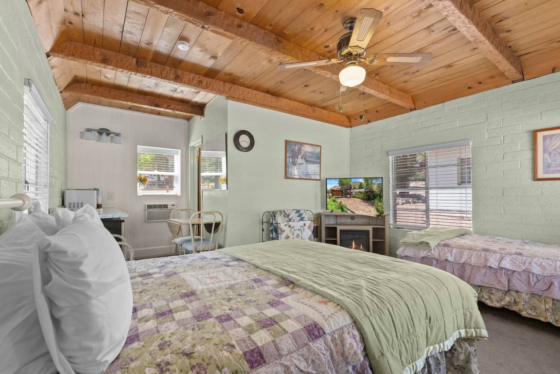 Cabin ∙ 1 Bedroom ∙ 3 Guests - California