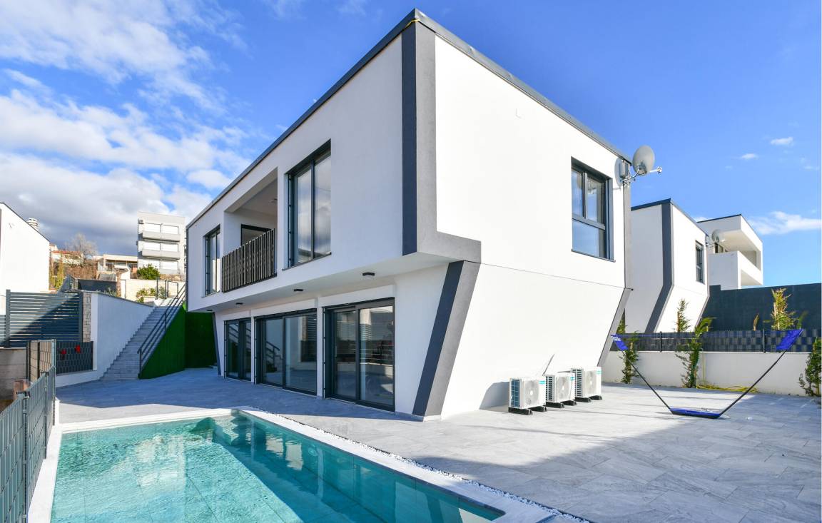 210 M² House ∙ 5 Bedrooms ∙ 10 Guests - Dramalj