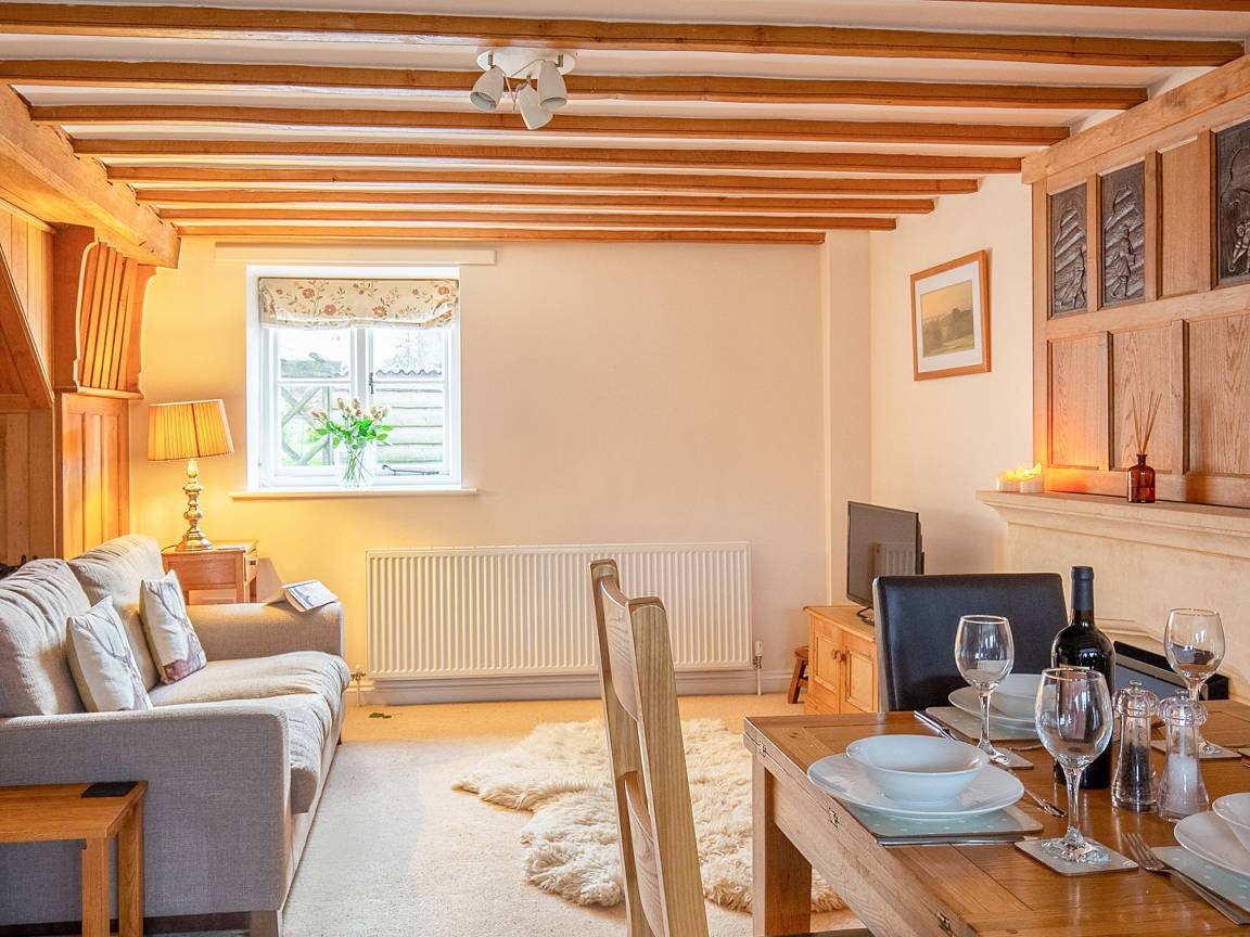 Cottage ∙ 2 Bedrooms ∙ 4 Guests - Broadway