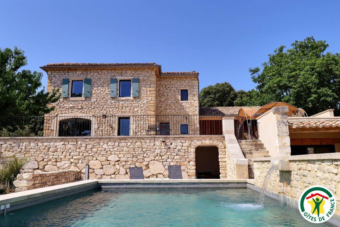 144 M² Gîte ∙ 4 Chambres ∙ 8 Personnes - Grignan