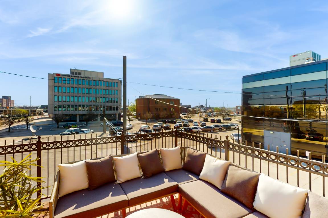 Apartment ∙ 4 Bedrooms ∙ 6 Guests - Muncie, IN