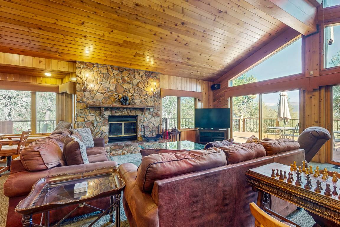 338 M² Cabin ∙ 4 Bedrooms ∙ 10 Guests - California