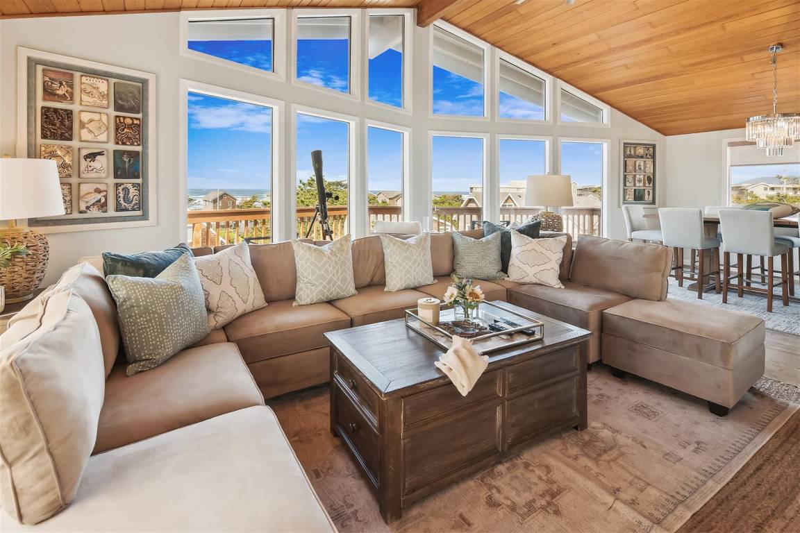 House ∙ 4 Bedrooms ∙ 8 Guests - Cannon Beach, OR