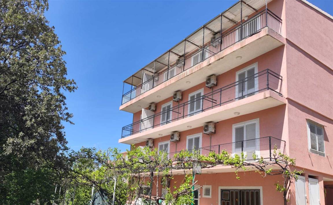 60 M² Huoneisto ∙ 2 Makuuhuonetta ∙ 6 Vierasta - Primošten