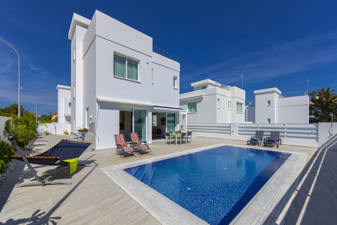 130 M² Villa ∙ 3 Bedrooms ∙ 6 Guests - Protaras